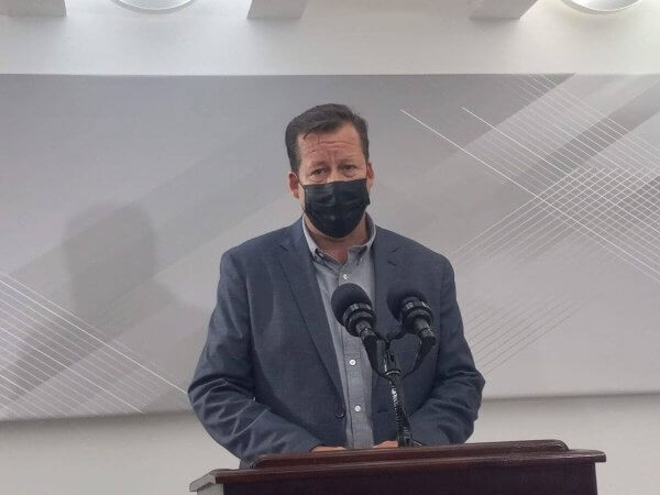 Nuevo alcalde de Guaynabo no quiere tintes oscuros en vehículos oficiales