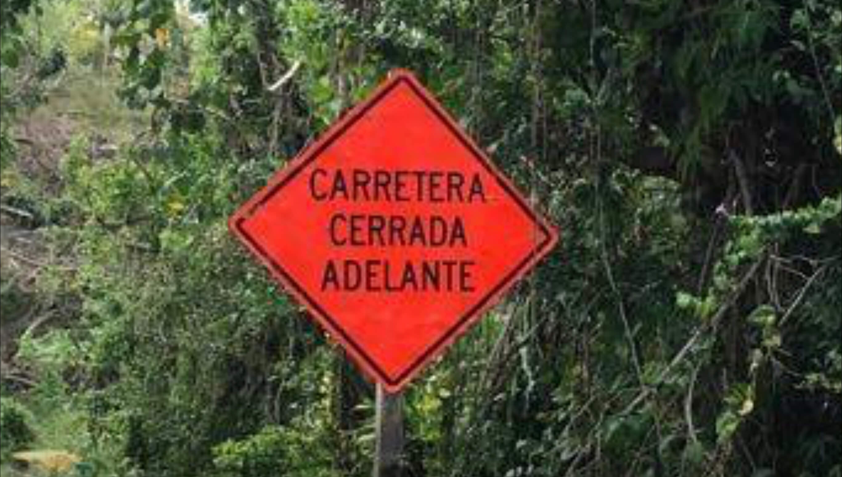 Carretera cerrada en Cabo Rojo
