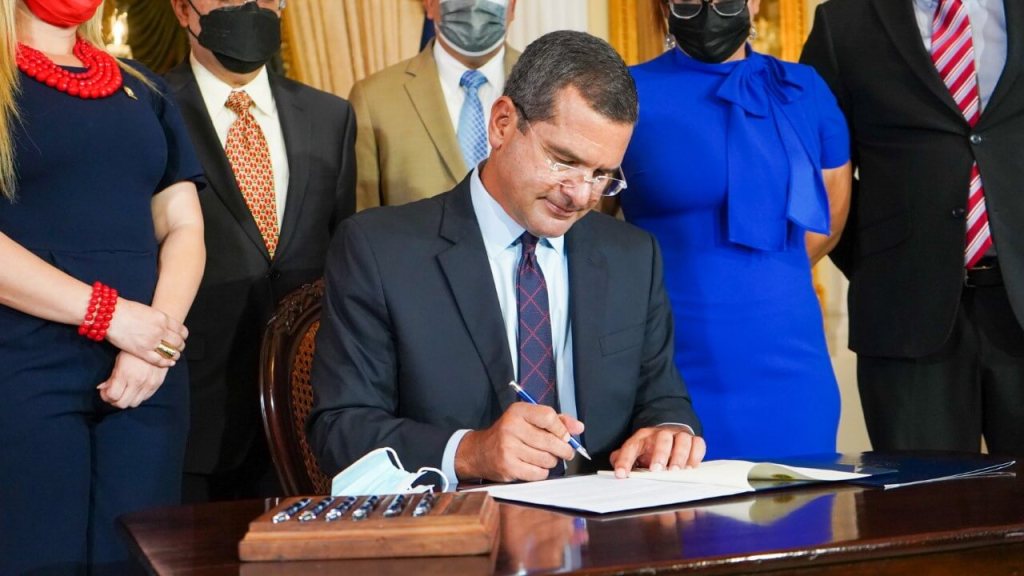 Pierluisi crea grupo asesor para evaluar salario mínimo en la Isla